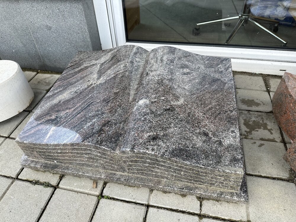 Grabsteine Granit: Gestaltung & Kosten | aus Meisterhand