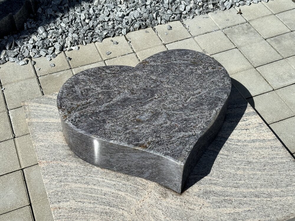Grabsteine Granit: Gestaltung & Kosten | aus Meisterhand